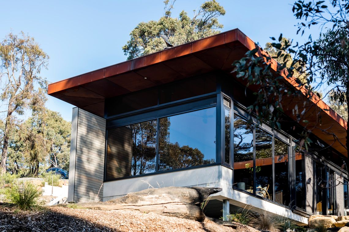 You'd Never Know How Close the Neighbours Are in This Bush Hideaway