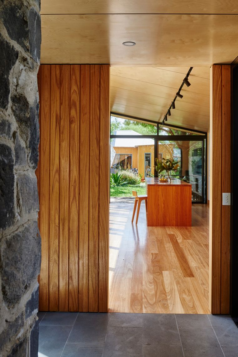 A Sunny Glass Box Helps This Bluestone Cottage Connect to the Garden
