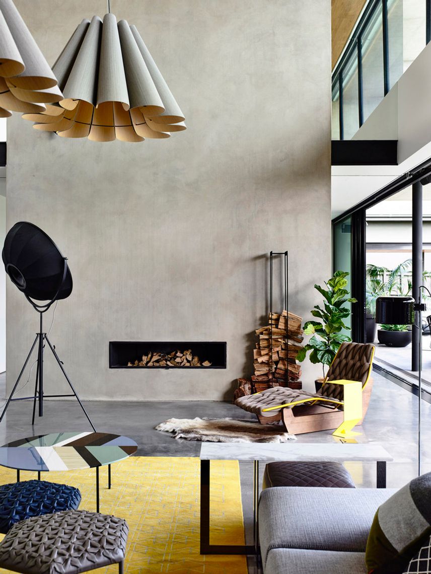 Concrete House's Tapered Form Frames the View