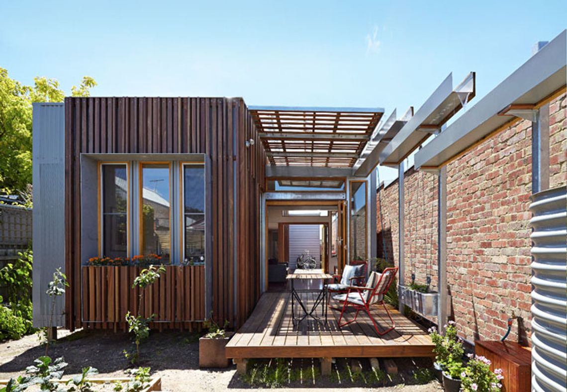 Convertible Courtyard House: When The Clouds Roll In, So Does the Roof