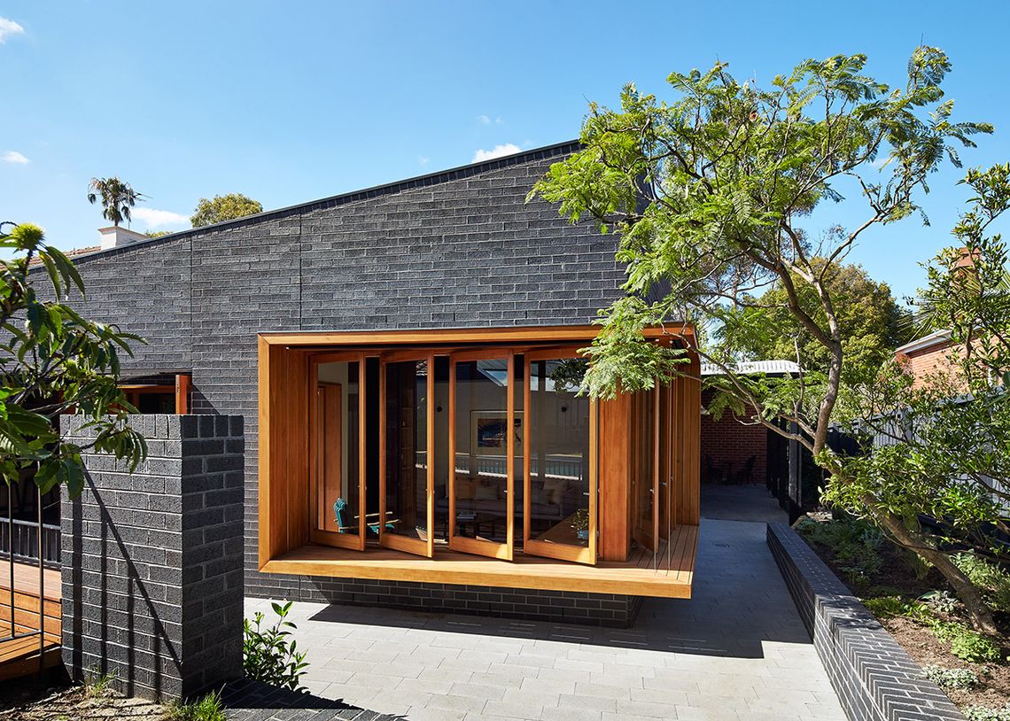 House Rosebank's Generous New Living Areas Compliment a Grand Old Edwardian