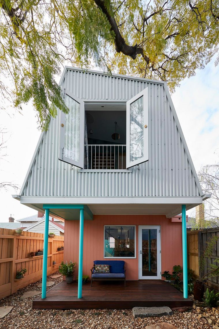 A multigenerational 'share house' for mother and adult daughter