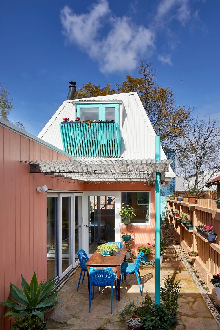 A multigenerational 'share house' for mother and adult daughter