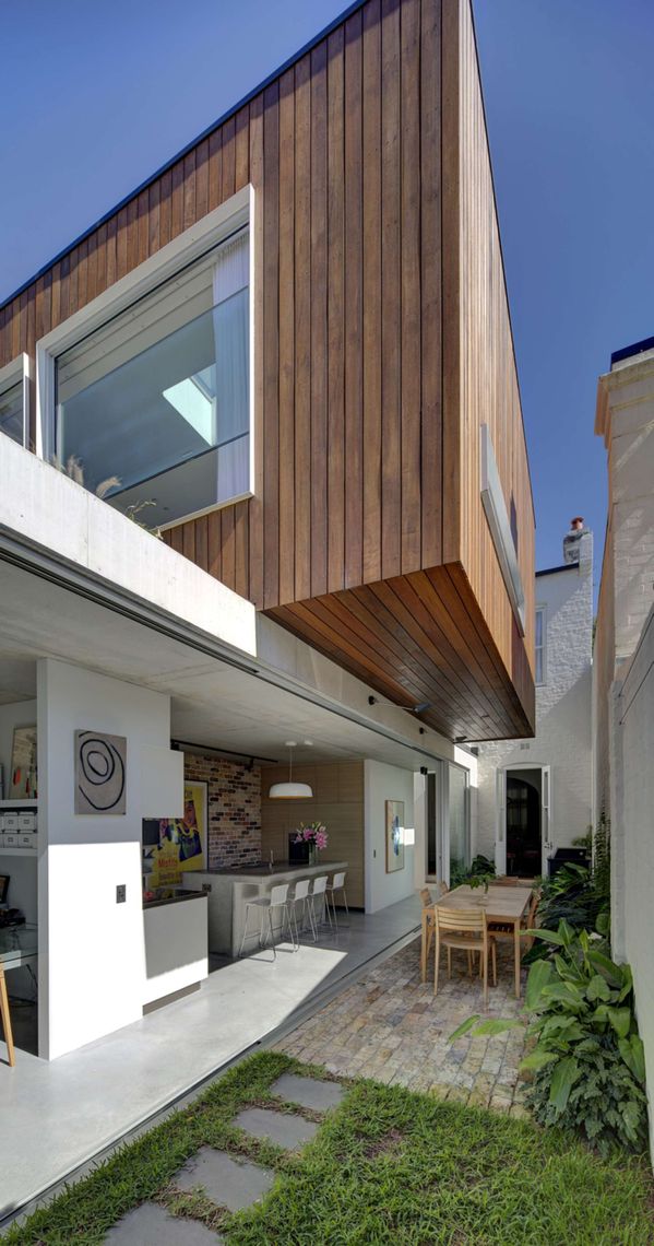 Long Courtyard House Challenged the Typical Terrace Configuration