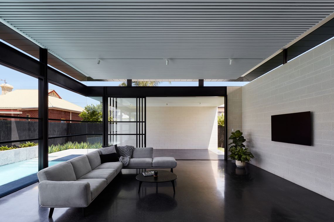 A Modern Pavilion Is the Perfect Complement to This Heritage Home