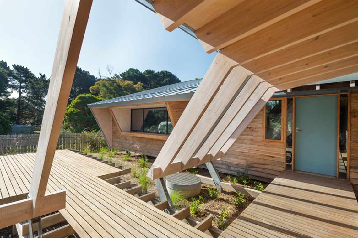 A Beachy Home for Both Everyday Living and Weekend Population Swells