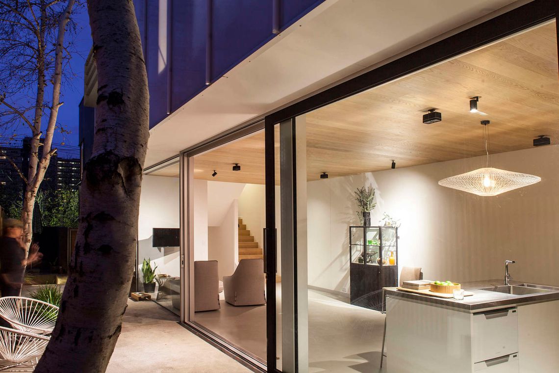 This Home's Translucent Walls Create Beautiful Effects Inside and Out