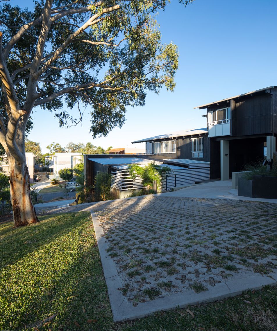 Clever Siting of Two Beach Houses Allows Both Homes the Best View