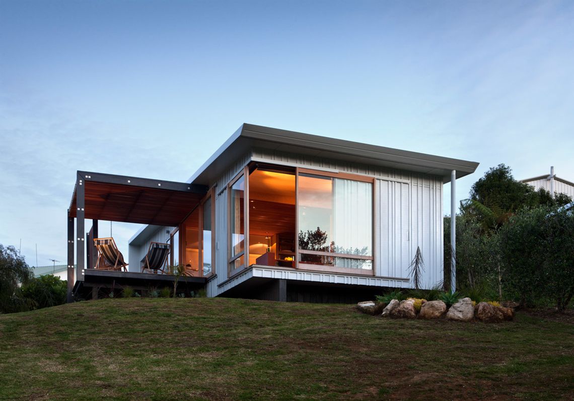 Beach House Designed and Built by a Group of Architecture Students
