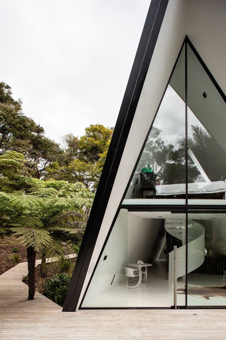 Tent House Challenges the Expectations of What a Weekend House Can Be