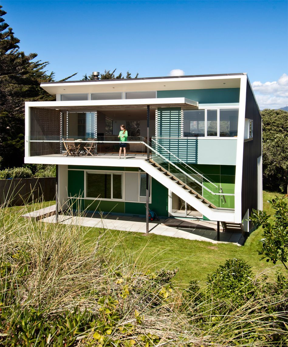 Waikanae House is a Modern Fibro Shack that Captures the Views