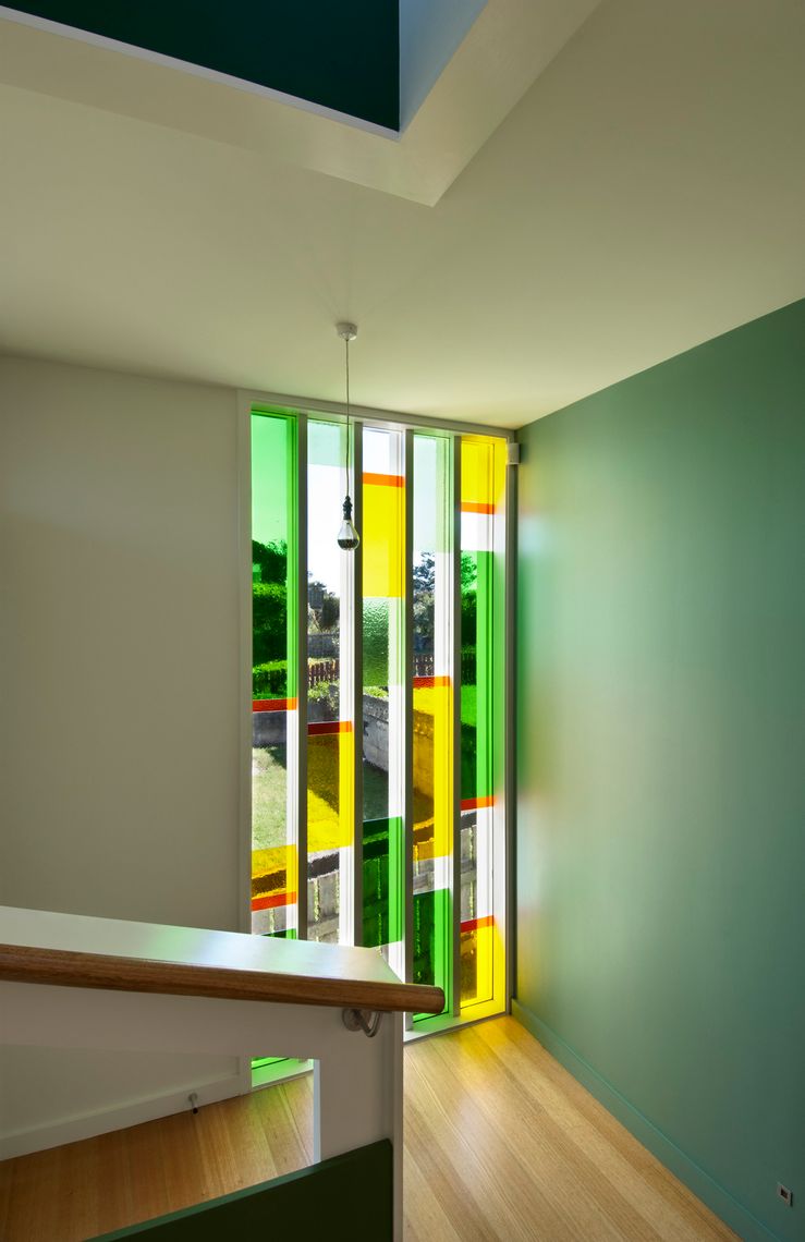 Waikanae House is a Modern Fibro Shack that Captures the Views