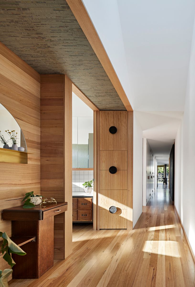 A Light-filled Annexe-like Addition Opens This Home Up to the Garden