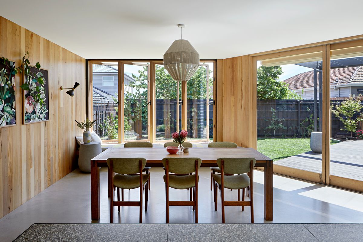 A Light-filled Annexe-like Addition Opens This Home Up to the Garden