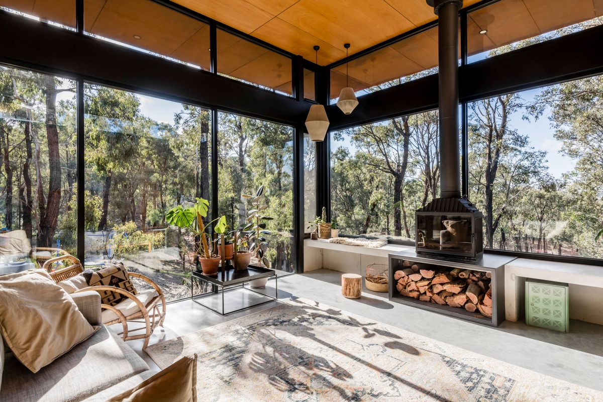 You'd Never Know How Close the Neighbours Are in This Bush Hideaway