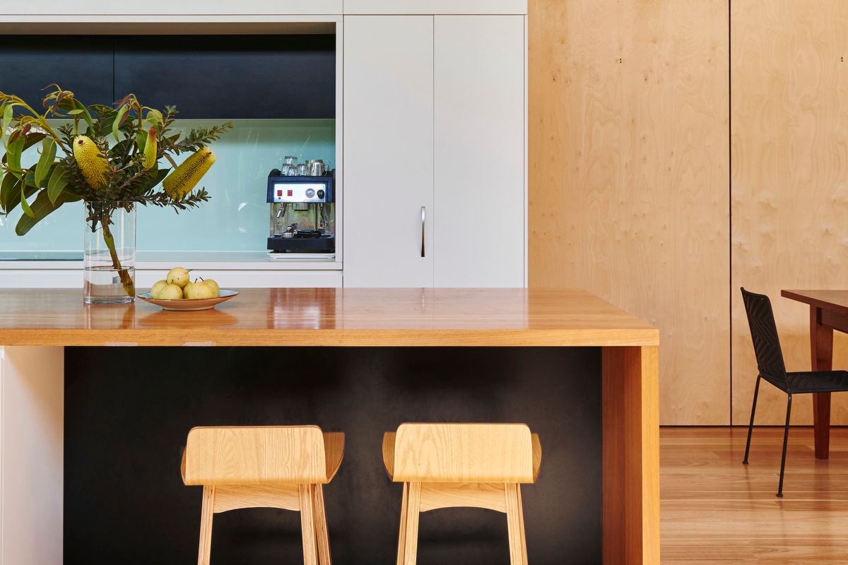 A Sunny Glass Box Helps This Bluestone Cottage Connect to the Garden