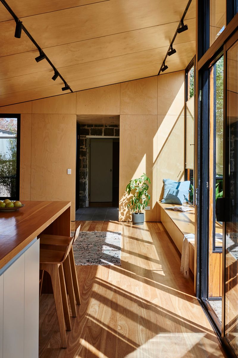 A Sunny Glass Box Helps This Bluestone Cottage Connect to the Garden