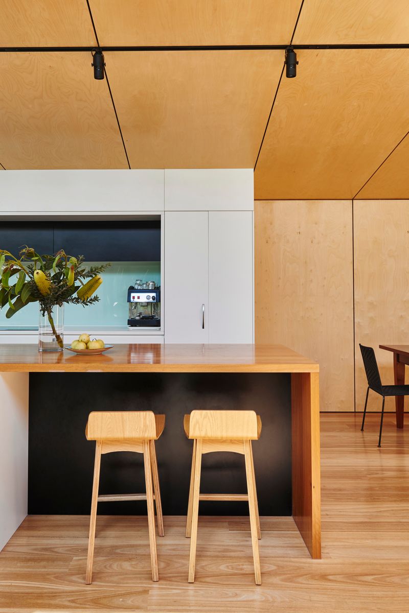 A Sunny Glass Box Helps This Bluestone Cottage Connect to the Garden