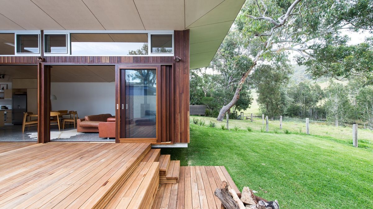 Blueys Beach House is a Modern Take on the Traditional Beach Shack