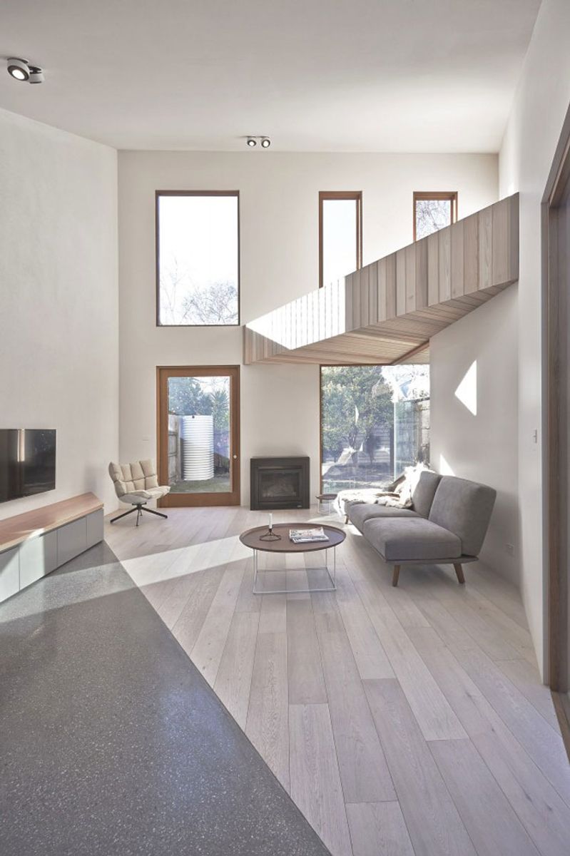 Bow House Twists and Contorts to Let the Sun In