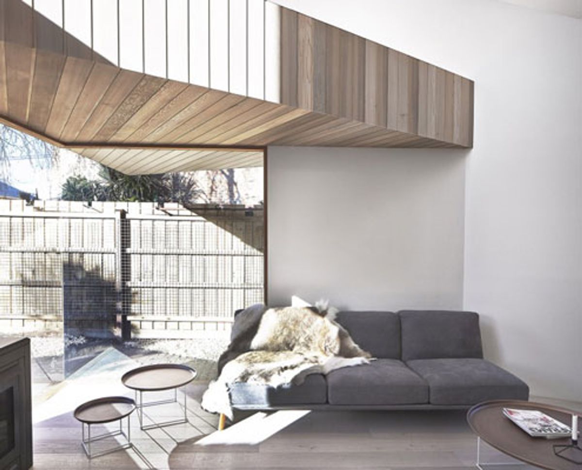 Bow House Twists and Contorts to Let the Sun In