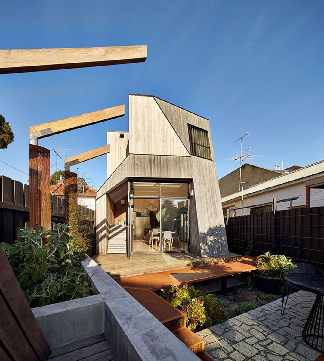 Bower House Collects Elements to Remind the Owners of Their Past Homes