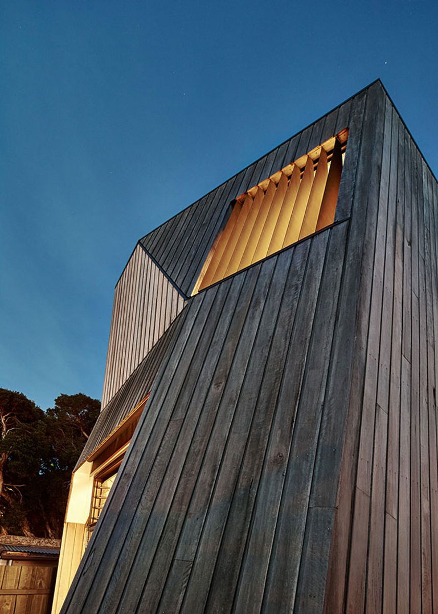 Bower House Collects Elements to Remind the Owners of Their Past Homes