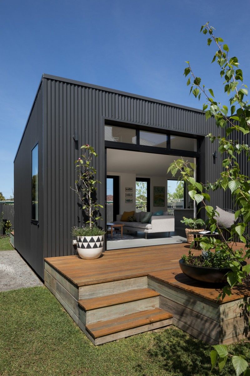 A New Living Pod Creates a Central Courtyard at This Brunswick Home