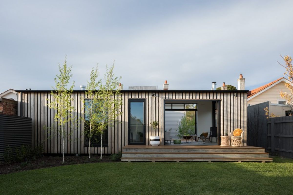 A New Living Pod Creates a Central Courtyard at This Brunswick Home