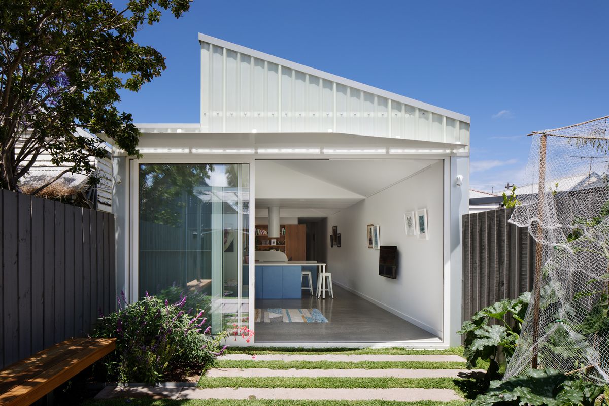 This addition feels spacious in spite of a long, narrow block...