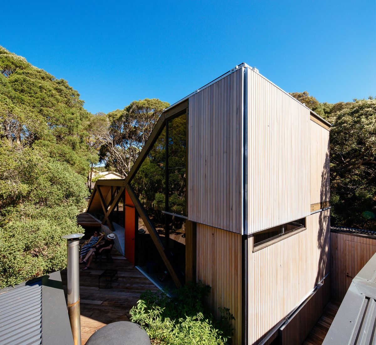 Cabin 2: A Folding Roof Grows Out of the Coastal Topography