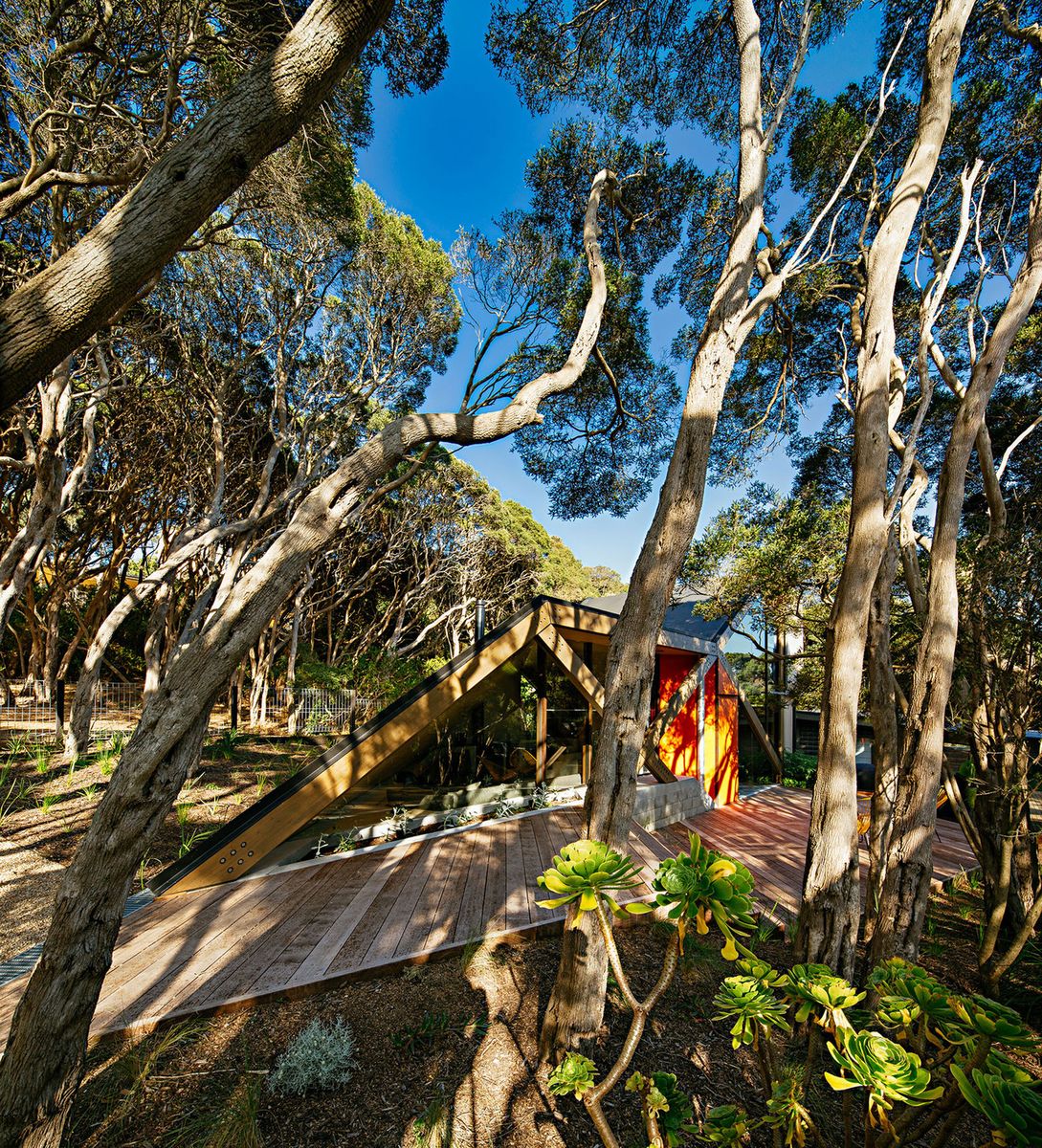 Cabin 2: A Folding Roof Grows Out of the Coastal Topography