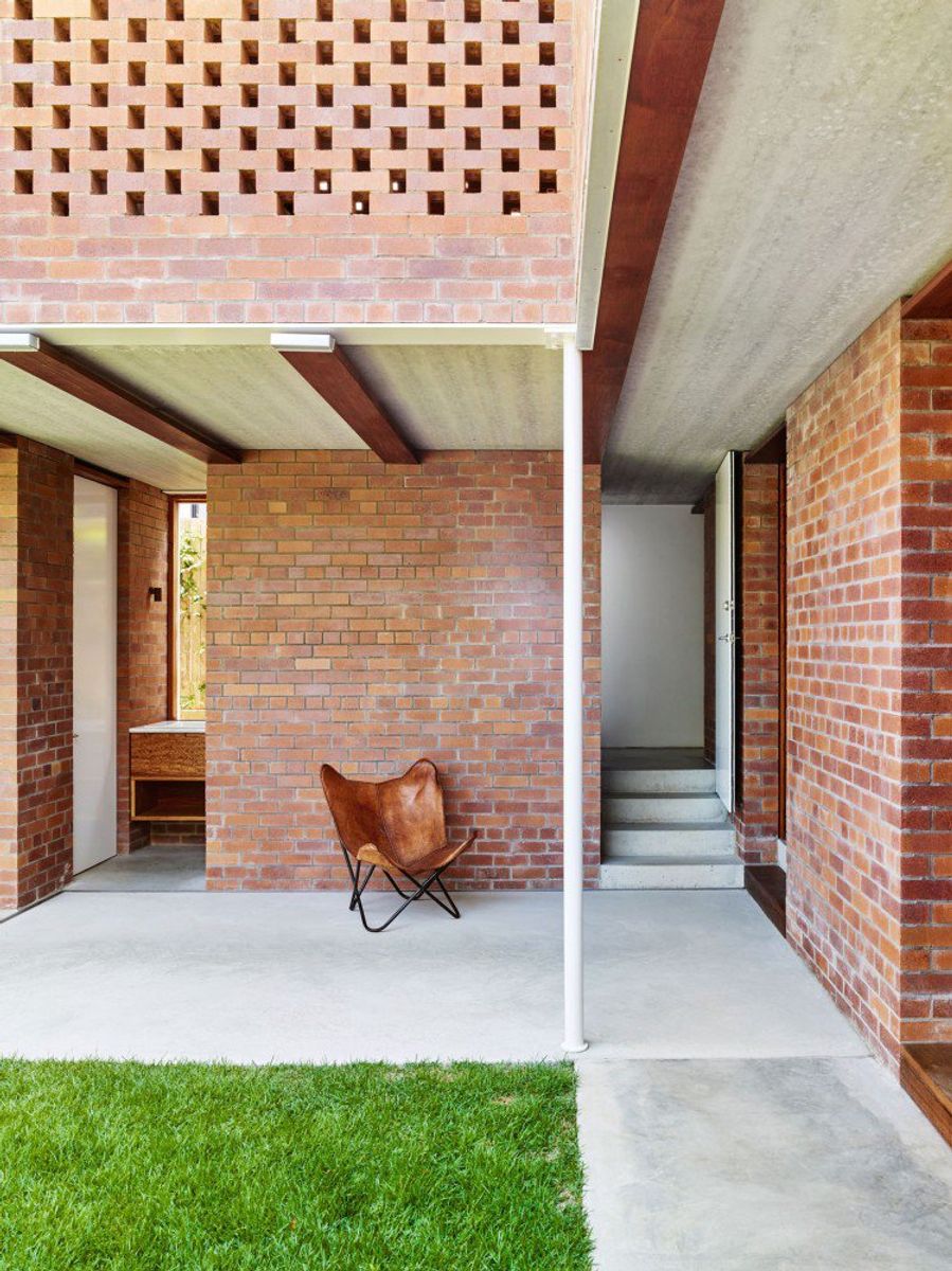 Christian Street House Takes Advantage of Benign Subtropical Climate
