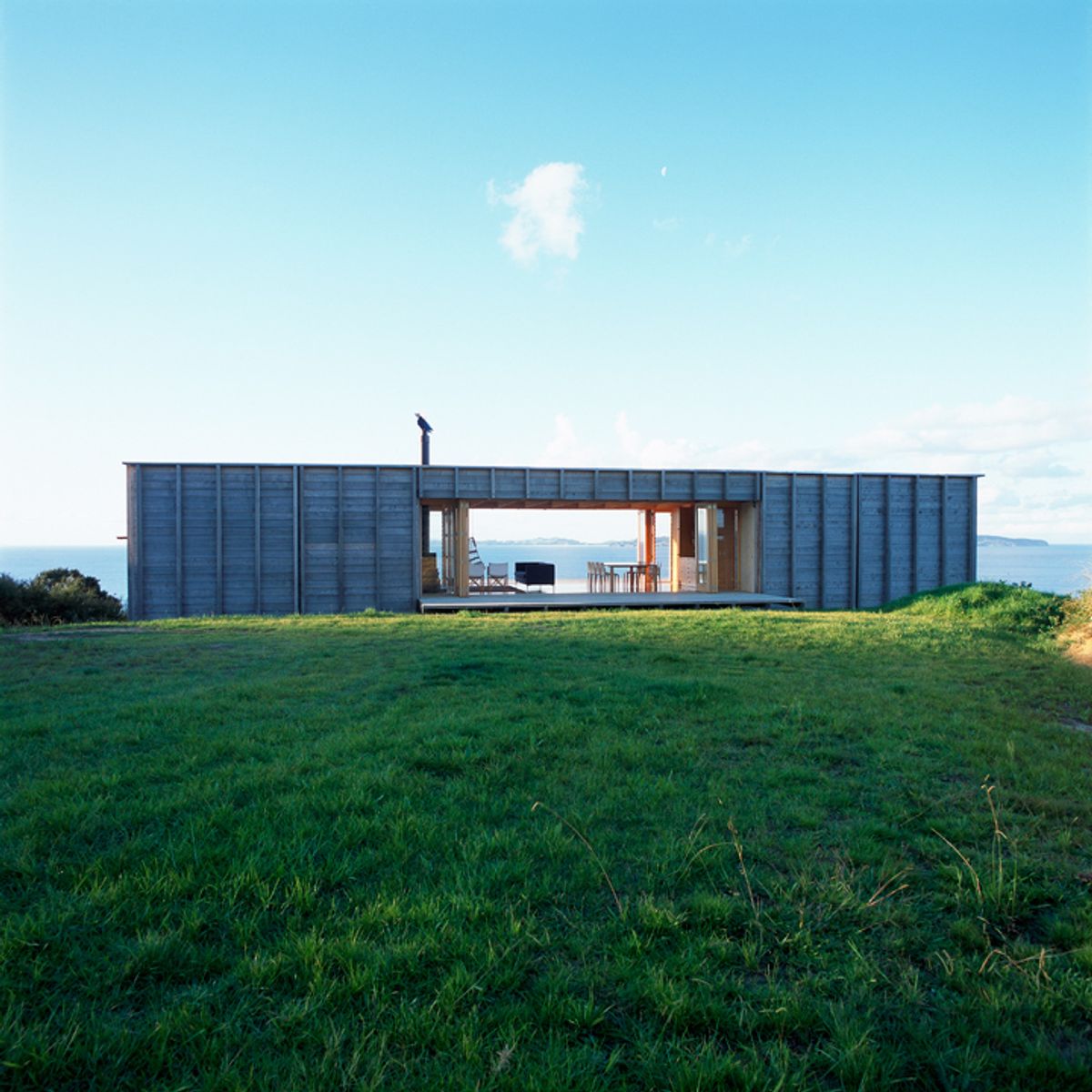 Coromandel Bach: Beach House (Literally) Opens to the View