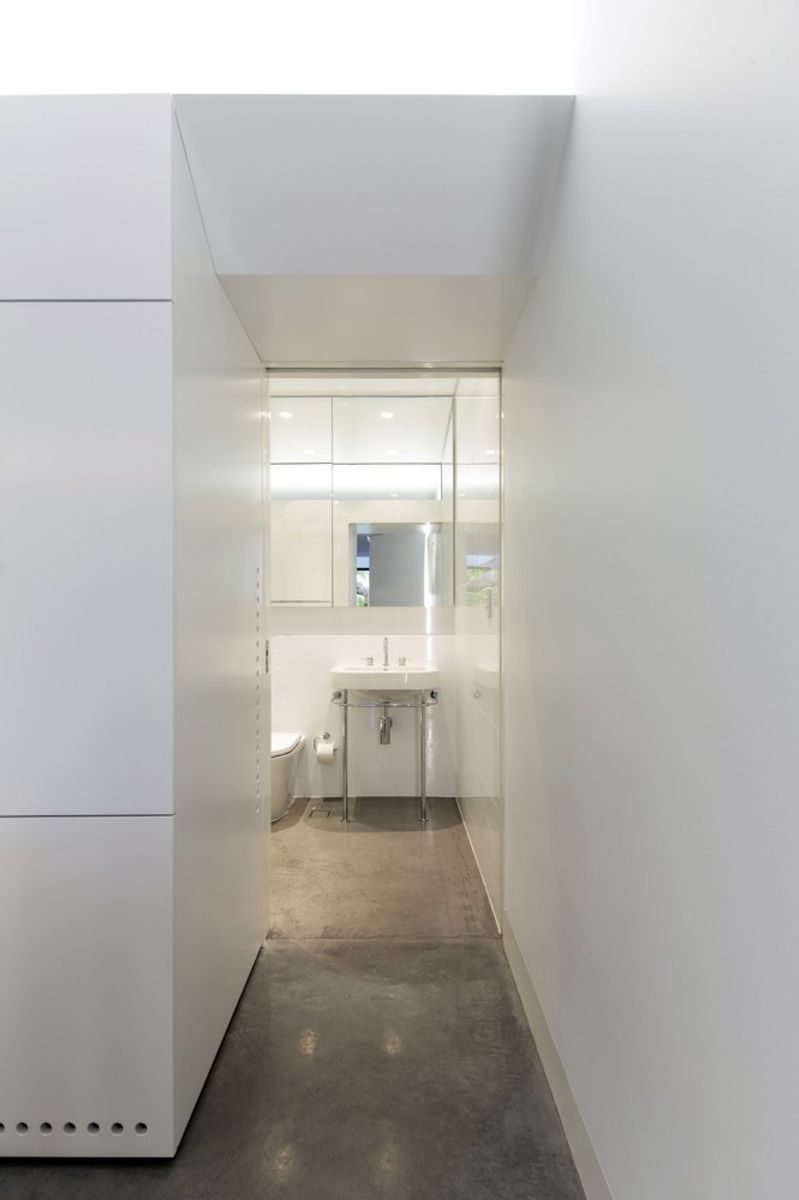 Cosgriff House: Semi-Subterranean Extension for Backyard Connection