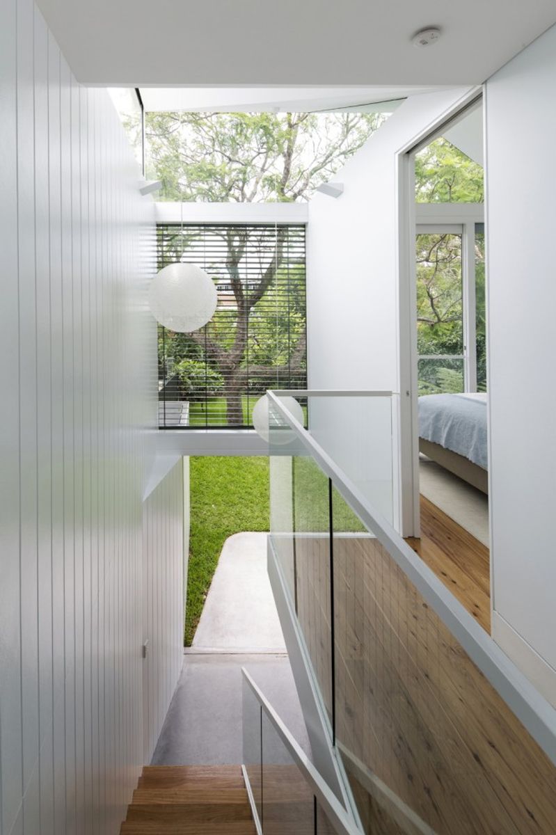 Cosgriff House: Semi-Subterranean Extension for Backyard Connection