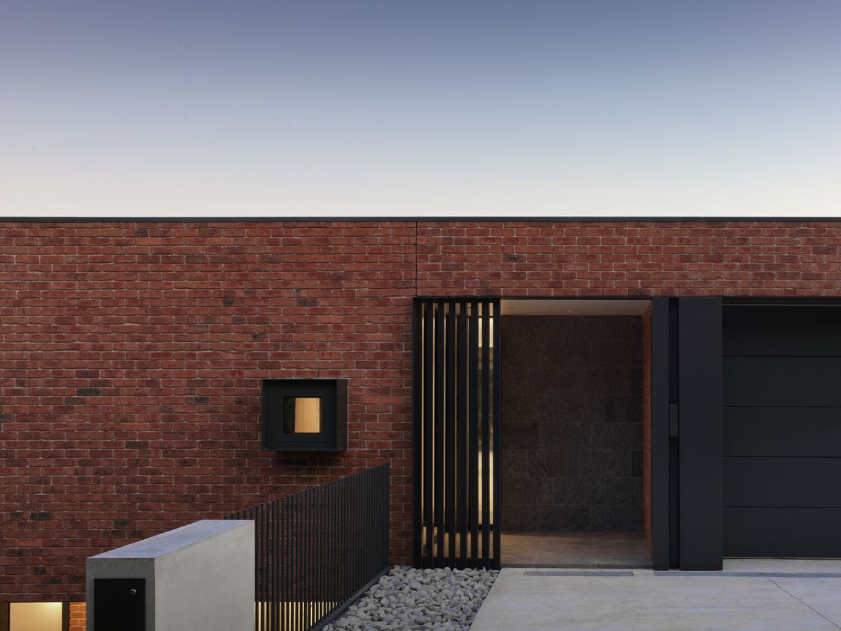 Building on a BAL-FZ (Flame Zone) Site Made This Home a Challenge