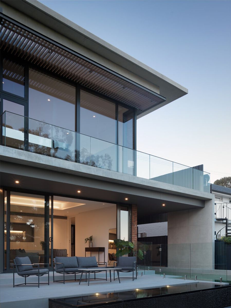 Building on a BAL-FZ (Flame Zone) Site Made This Home a Challenge