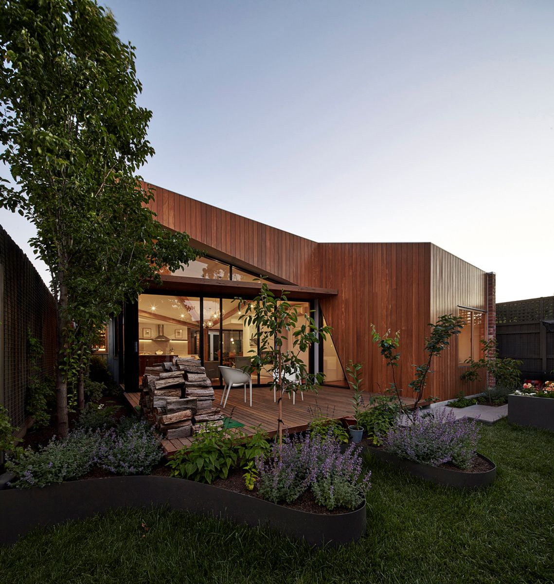 Diagonal House Benefits From a Sunny Aspect and a Lucky Site