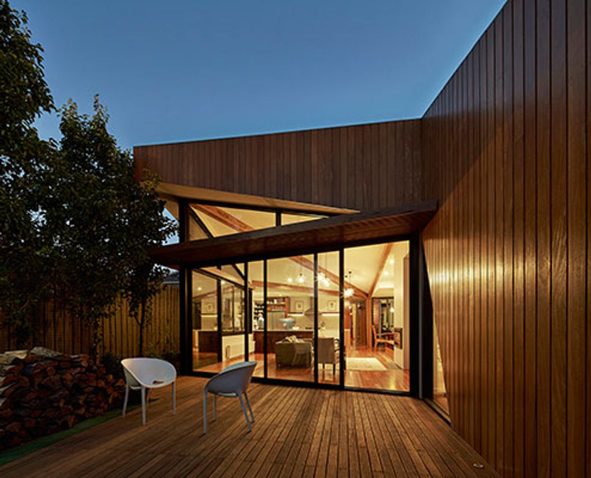 Diagonal House Benefits From a Sunny Aspect and a Lucky Site