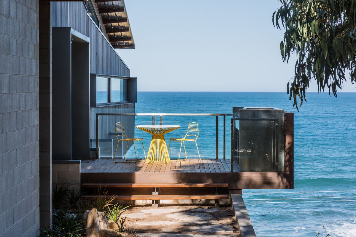 Beach House Uses Its Steeply Sloping Site to Focus and Frame Views