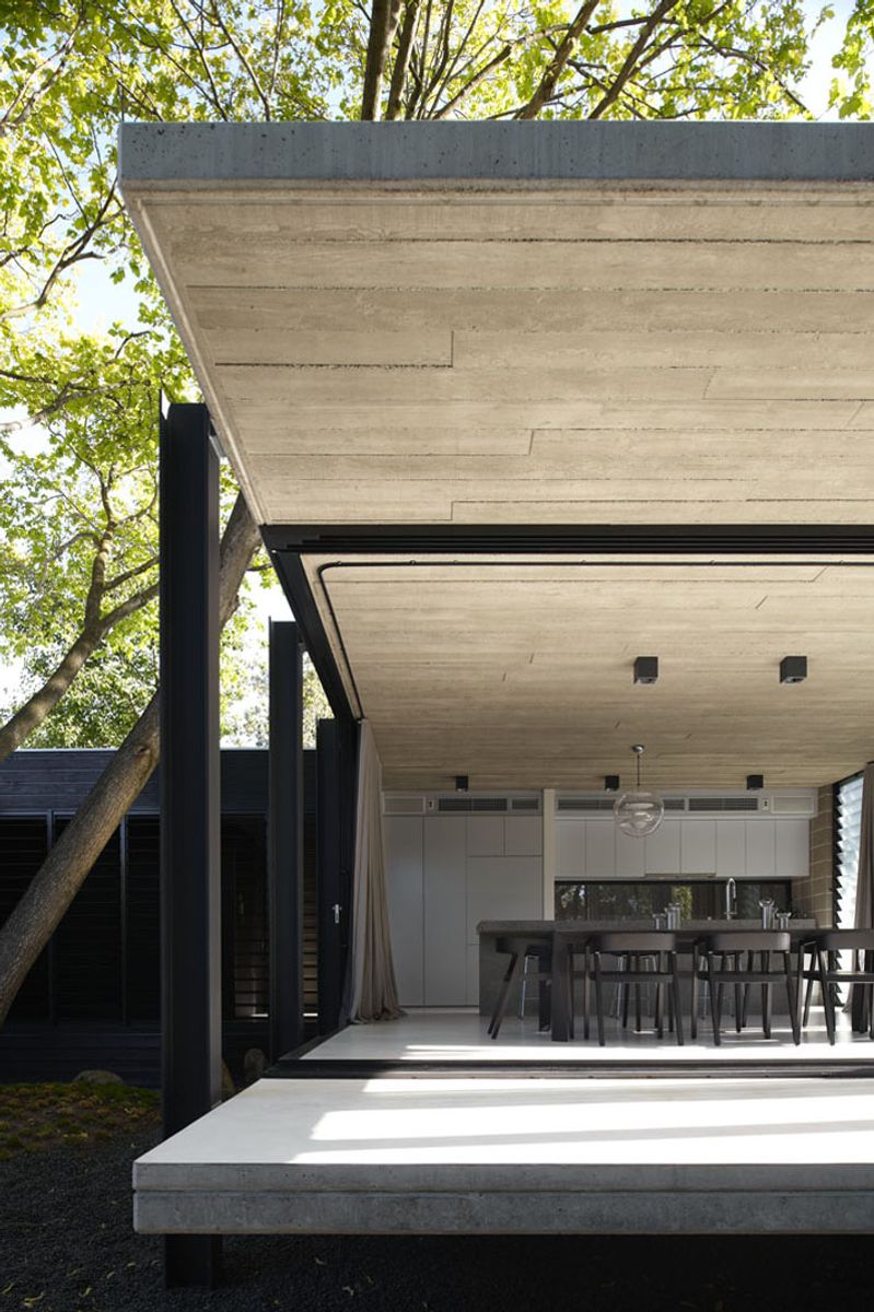 Elm and Willow House: A Home That Blurs Indoors and Outdoors