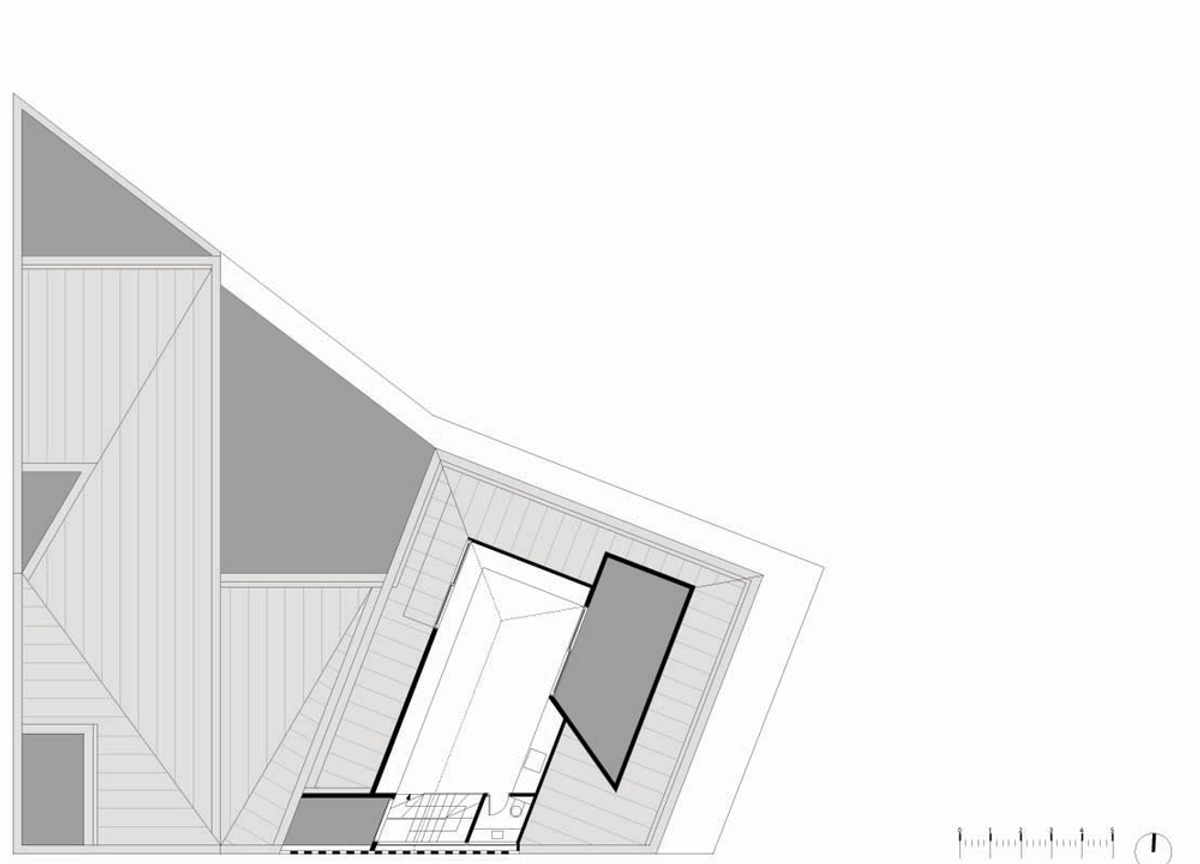 Five Courts House's Introverted Design Overcomes Its Gritty Site