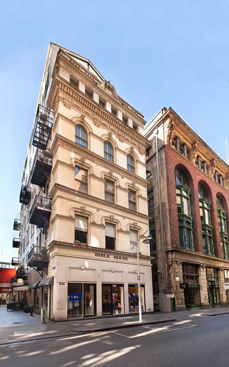 Flinders Lane Space Efficient Apartment