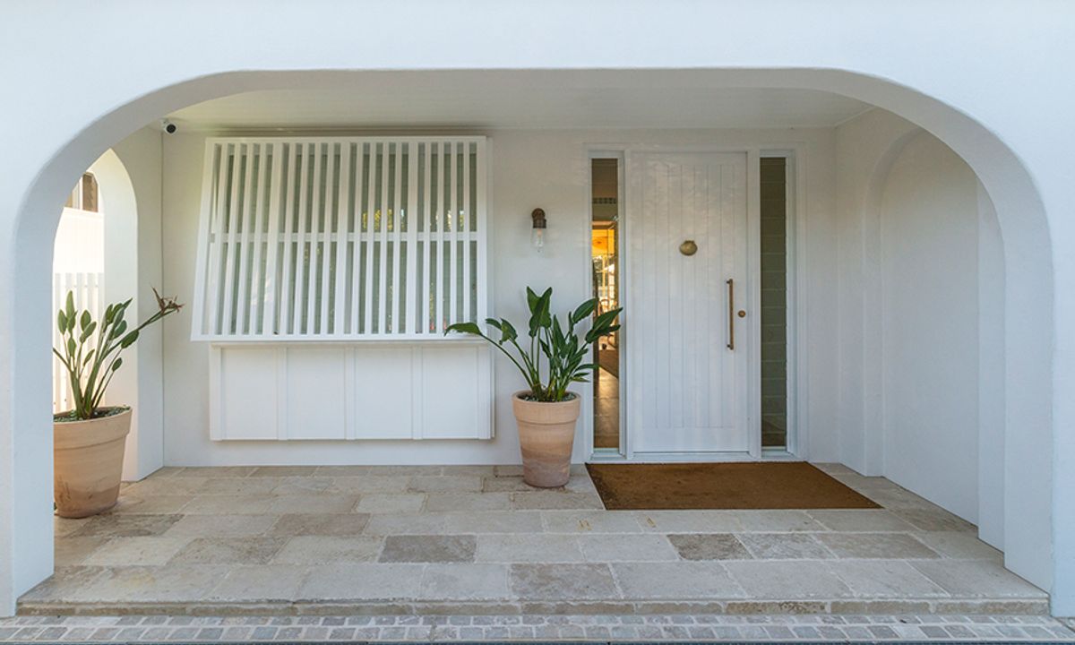 Coastal Elegance Meets Family Living: A 1970s Transformation