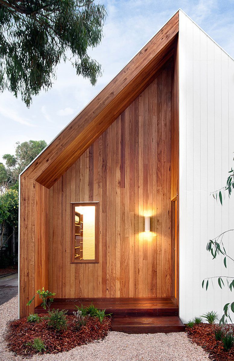 Tiny Gabled Guest Pavilion Adds Space to a Weatherboard Weekender