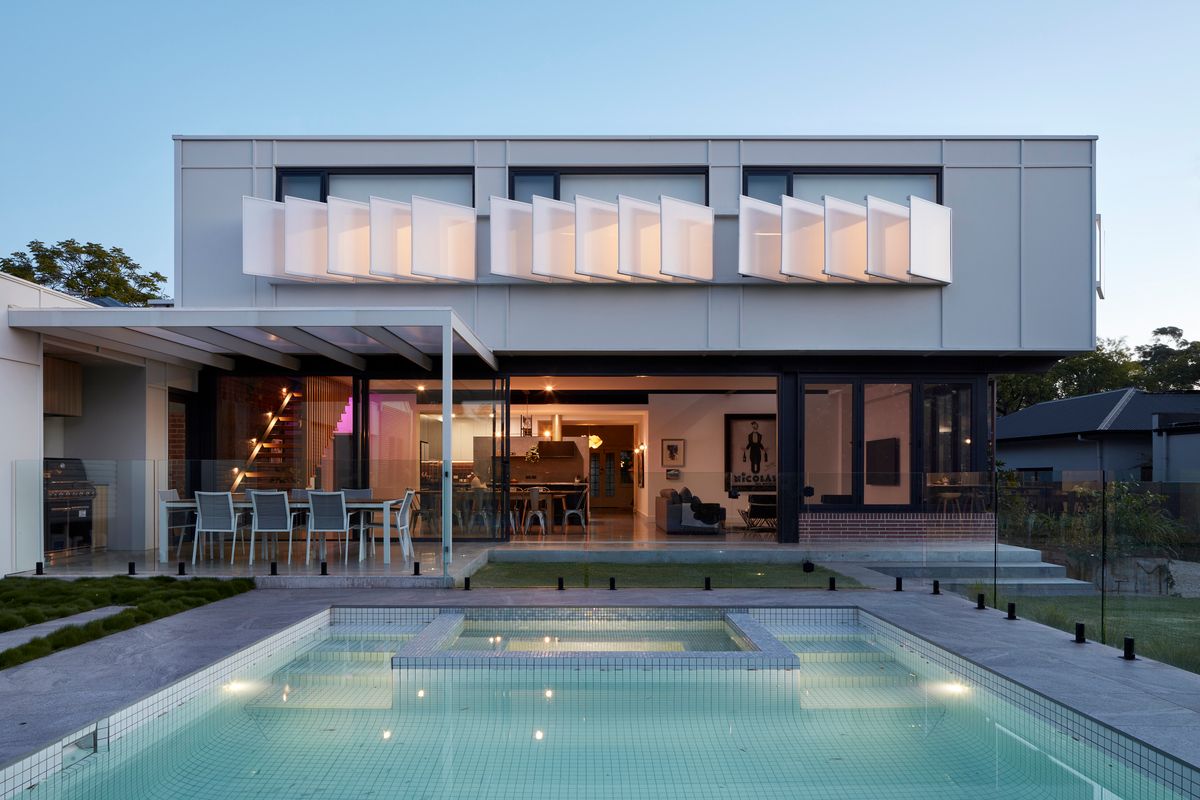 Clever Design Brings Light Into the Heart of this Bungalow