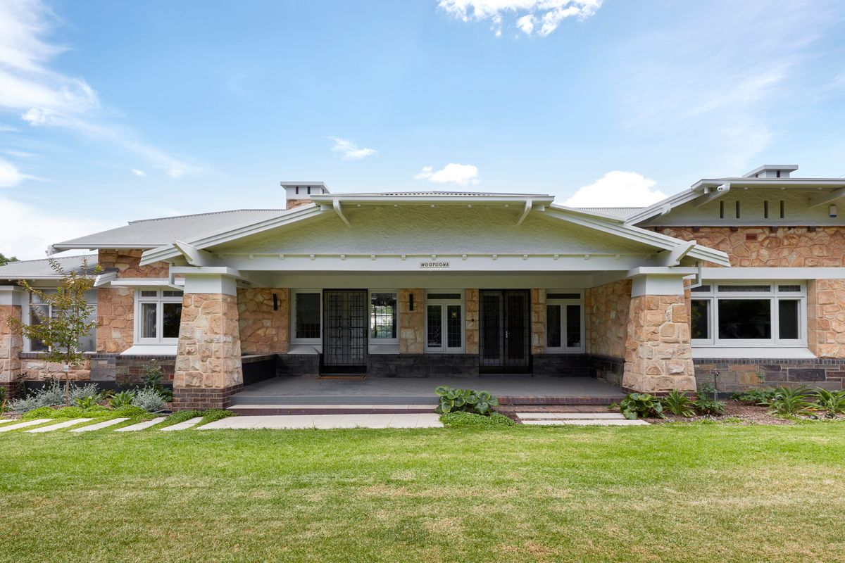 Clever Design Brings Light Into the Heart of this Bungalow