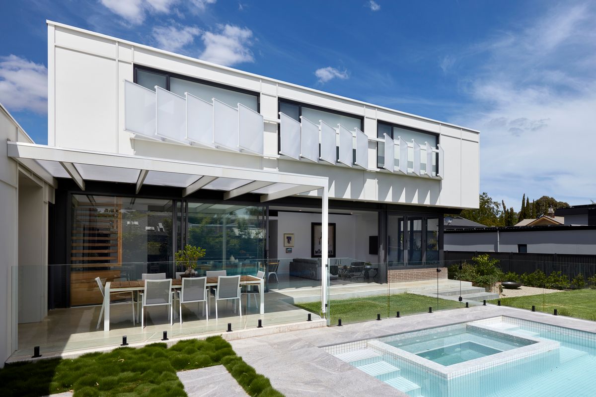 Clever Design Brings Light Into the Heart of this Bungalow