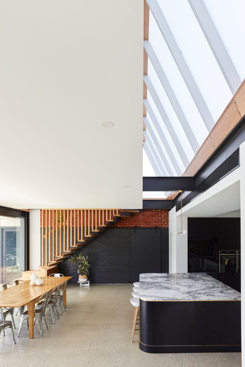 Clever Design Brings Light Into the Heart of this Bungalow